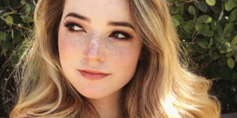 Youtuber Erin Timony Bio- Makeup, Boyfriend & New Worth 2021