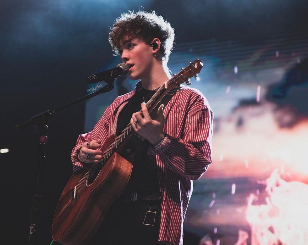 Singer Zach Herron Bio - Bands,Girlfriend & New Worth 2021